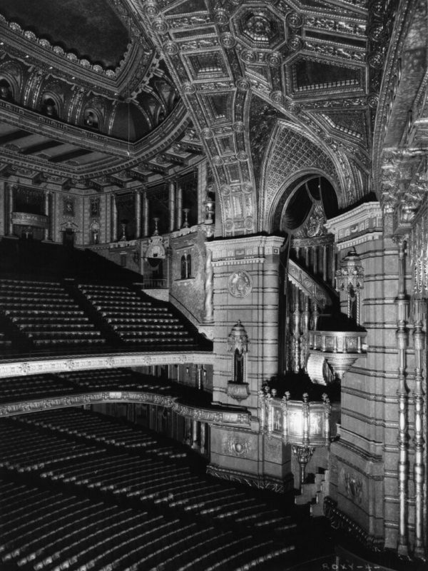 Faded Memories: Old Time Movie Theaters - Stephanie Landsem Author
